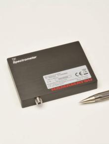 Compact and thin, built-in high-sensitivity CMOS image sensor for Raman ...